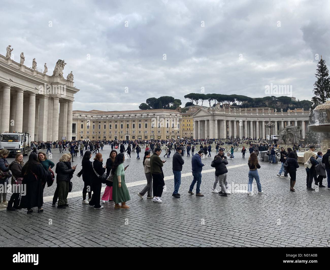 Rome, Italy. 29 December 2023. Large crowds queuing at the Vatican in ...