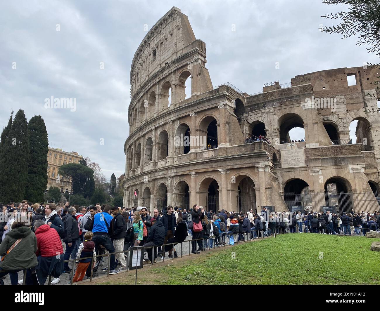 Rome, Italy. 30 December 2023. Large crowds of tourists at Rome ...