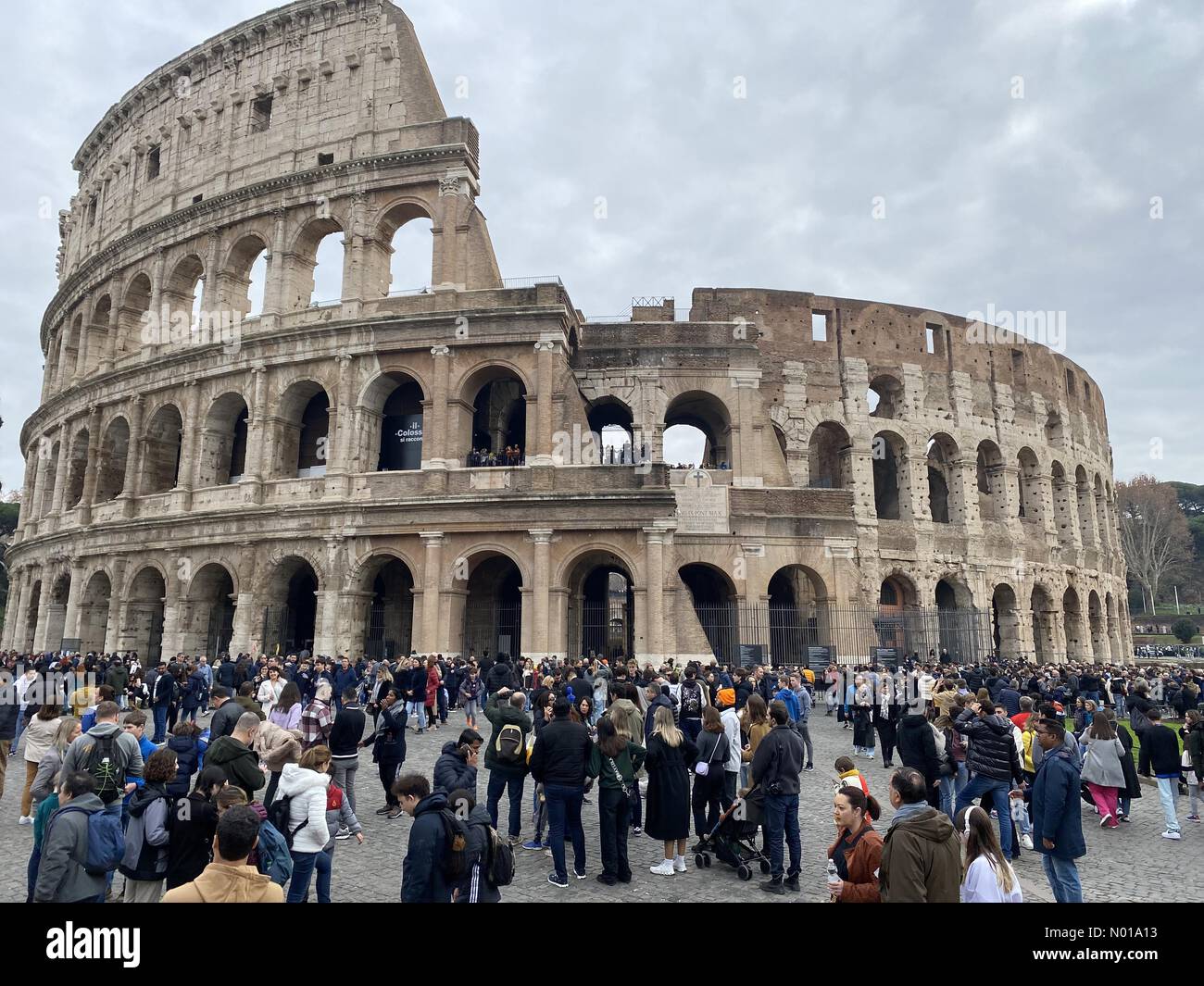 Rome, Italy. 30 December 2023. Large crowds of tourists at Rome ...