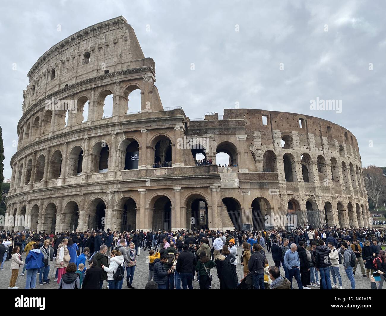 Rome, Italy. 30 December 2023. Large crowds of tourists at Rome ...