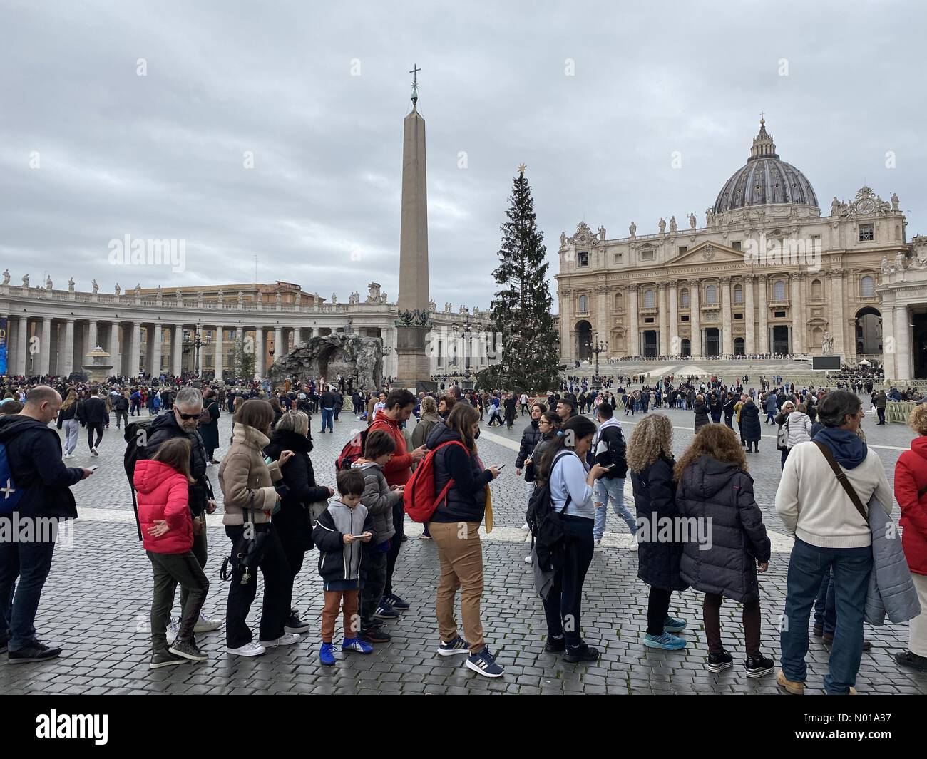 Vatican. 3 January 2014. Large queues of people to enter Saint Peter's ...