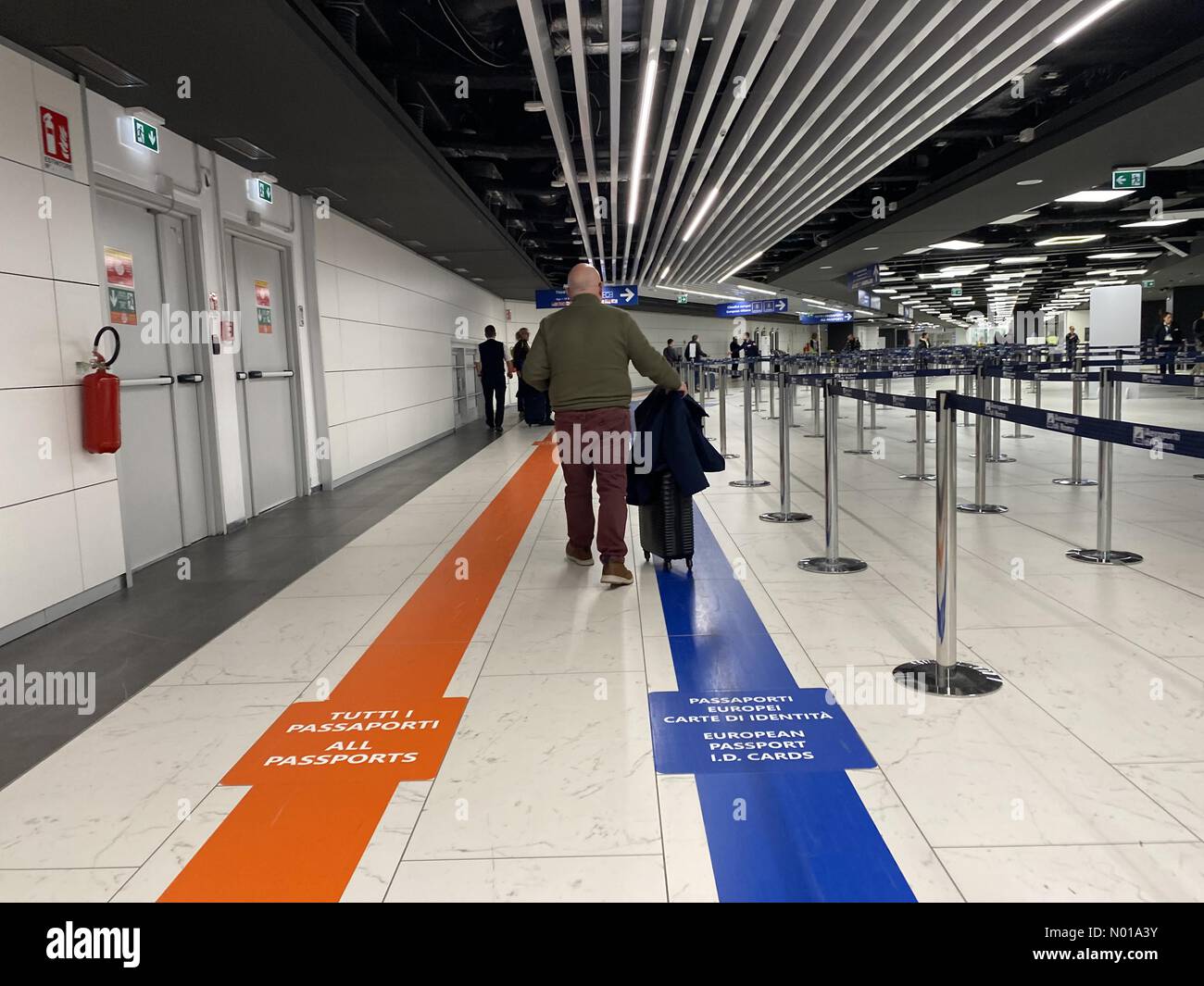 Passport control airport italy hi-res stock photography and images - Alamy