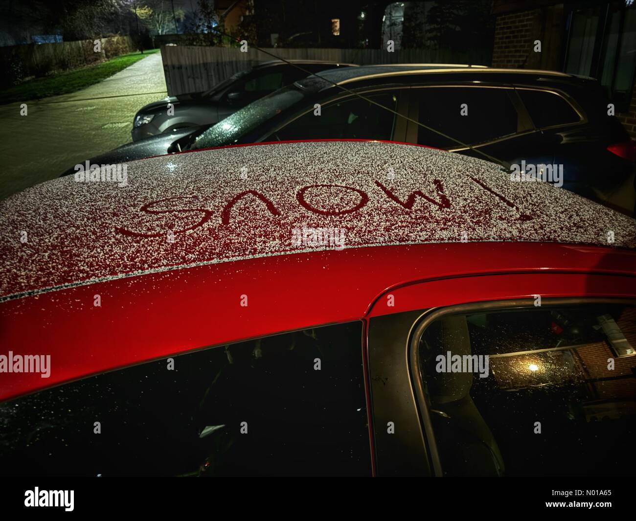 UK Weather: Snowfall in Godalming. Sycamore Avenue, Godalming. 08th Jan ...