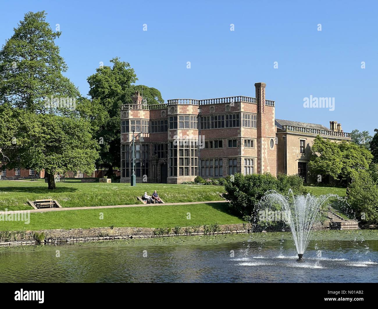 UK Weather: Sunny in Chorley. Sunny morning in Astley Park in Chorley ...
