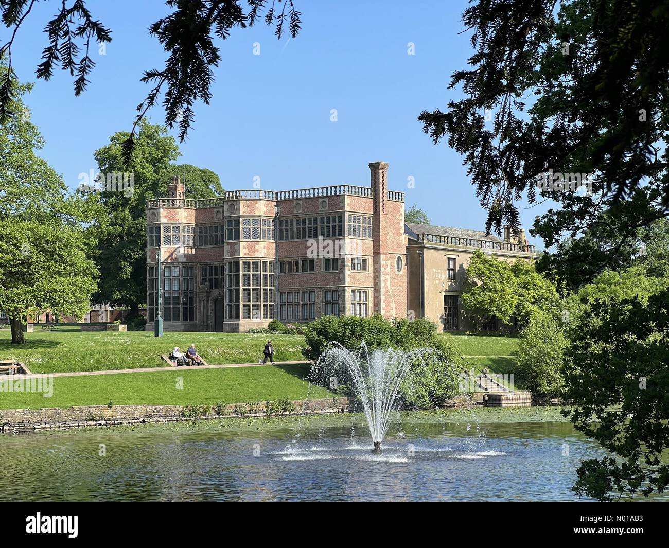 UK Weather: Sunny in Chorley. Sunny morning in Astley Park in Chorley ...