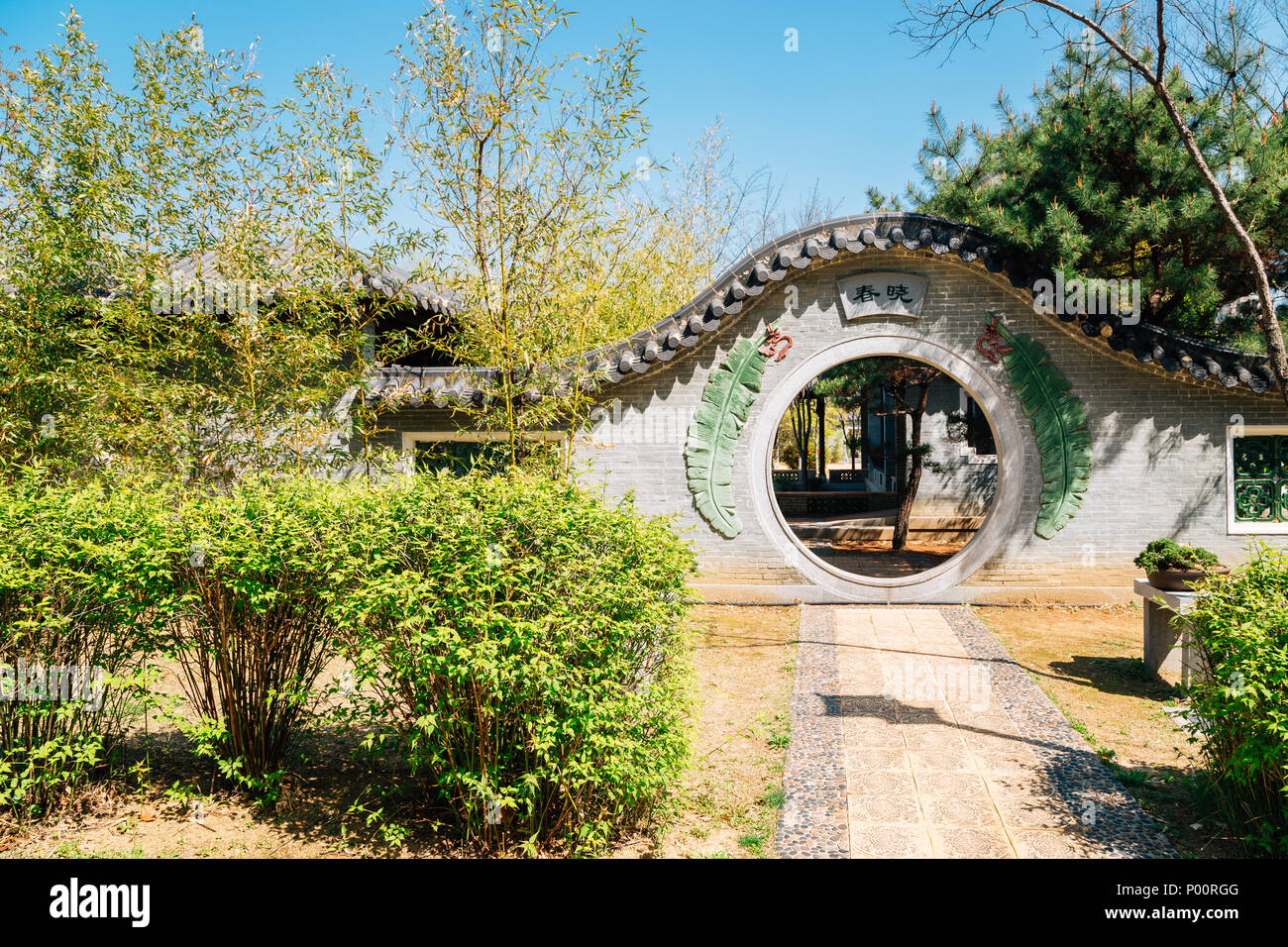 Chinese garden house hi-res stock photography and images - Alamy