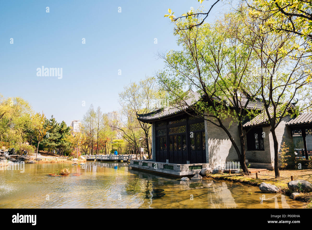 Chinese garden house hi-res stock photography and images - Alamy
