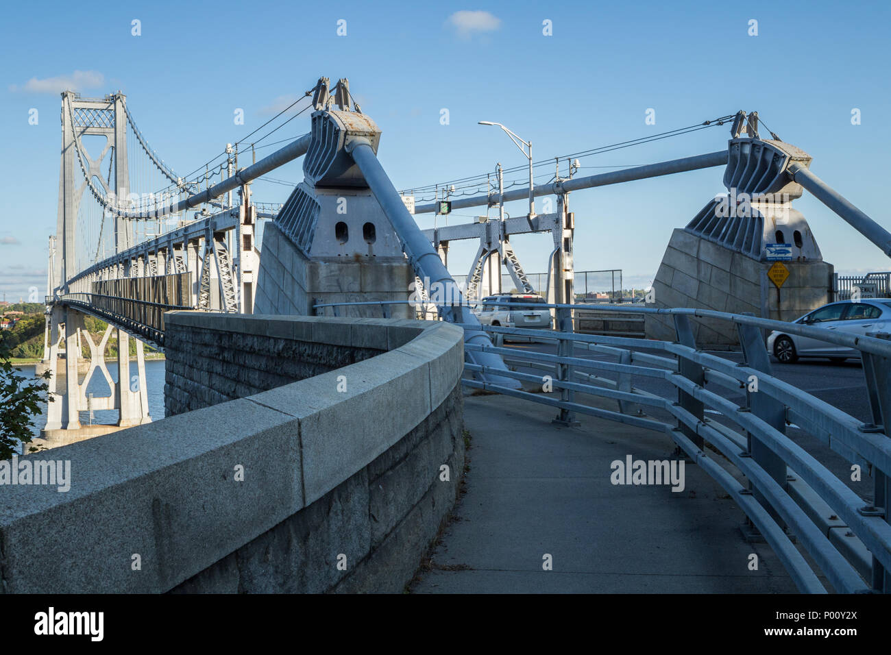 Hudson bridge road hi-res stock photography and images - Alamy