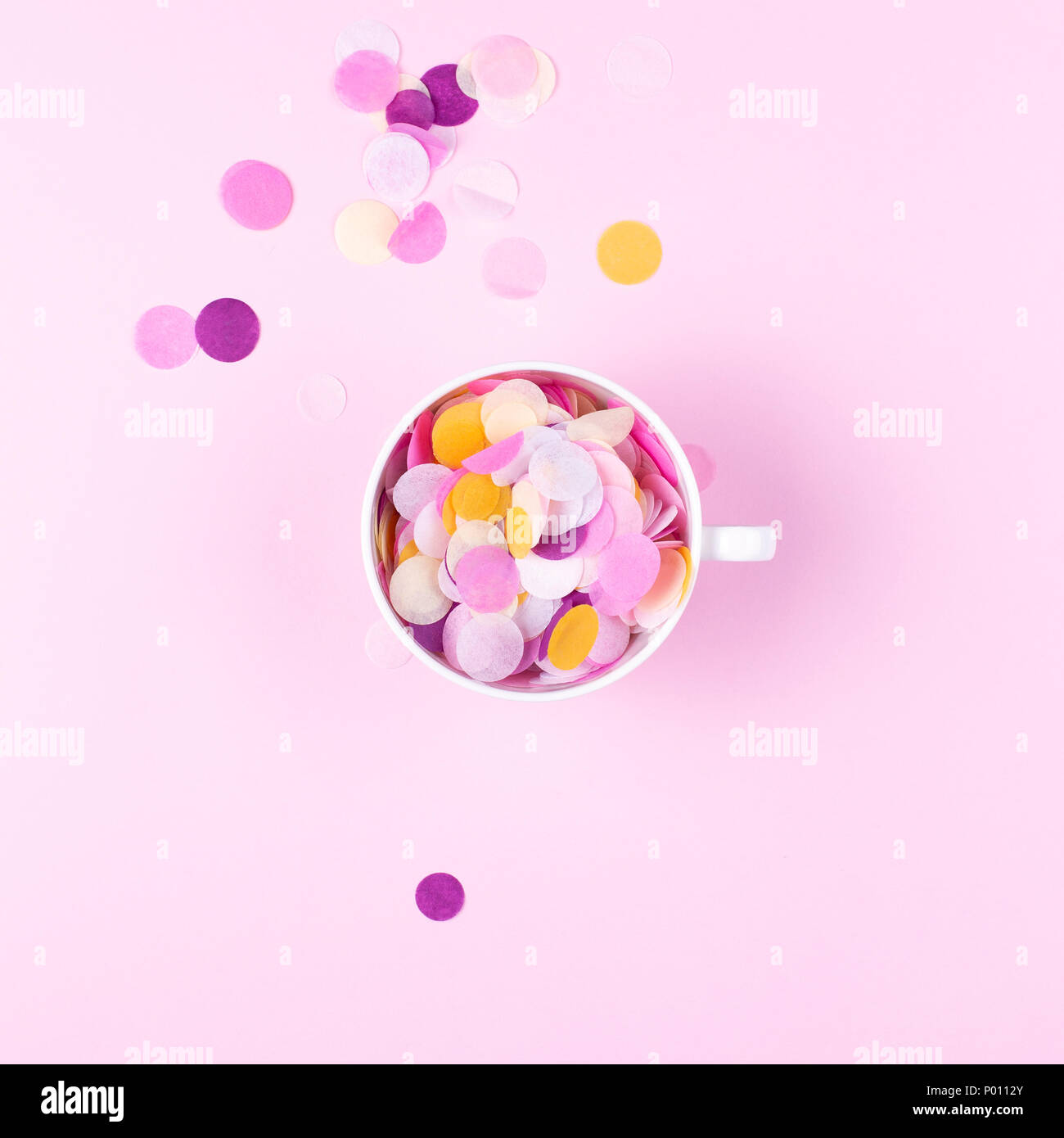 Pink christmas paper background hi-res stock photography and images - Alamy