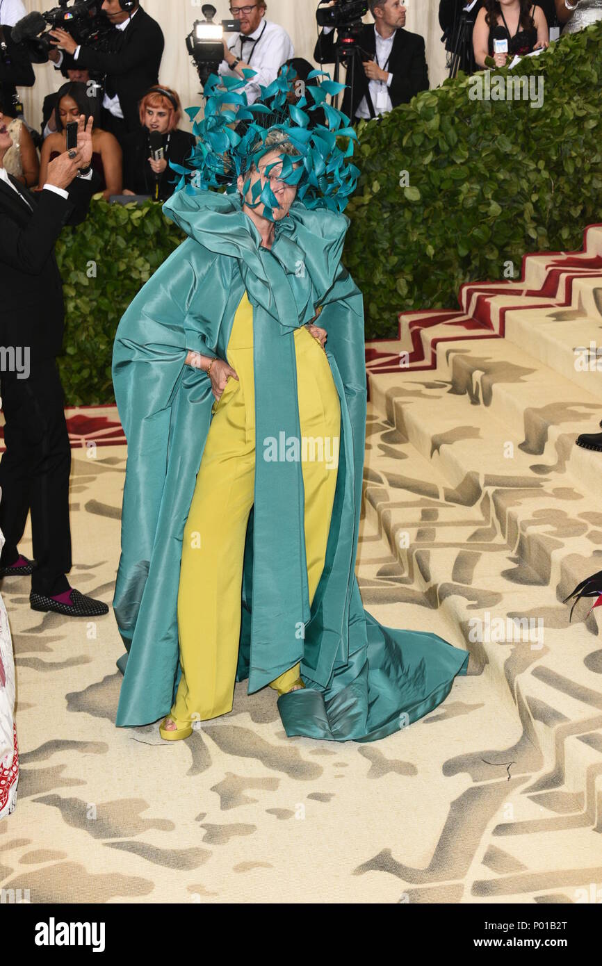 Celebs flock to the Costume Institute Gala at the Metropolitan Museum ...