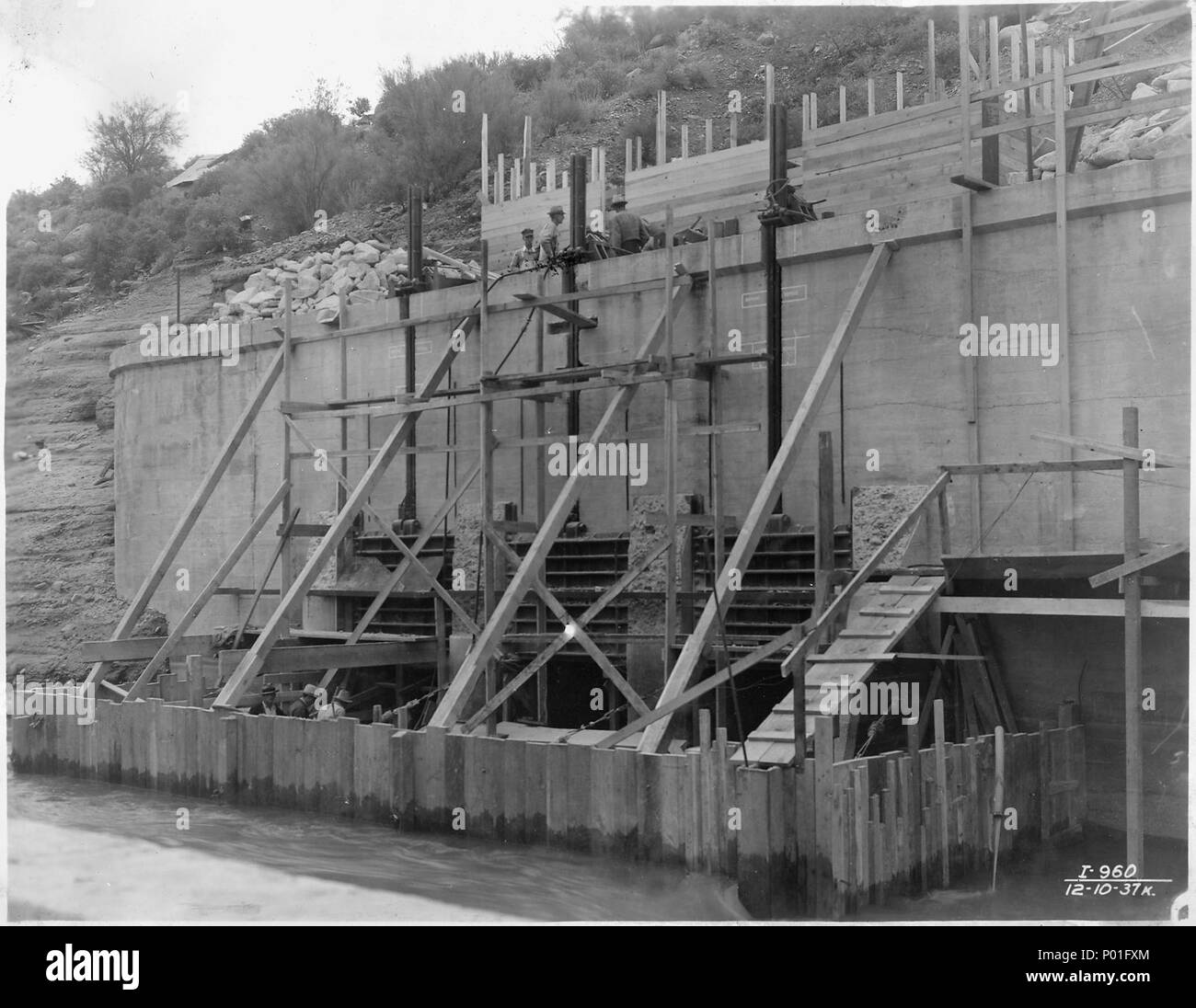 Salt River - Power Canal - Gate structure at Roosevelt Diversion Power ...