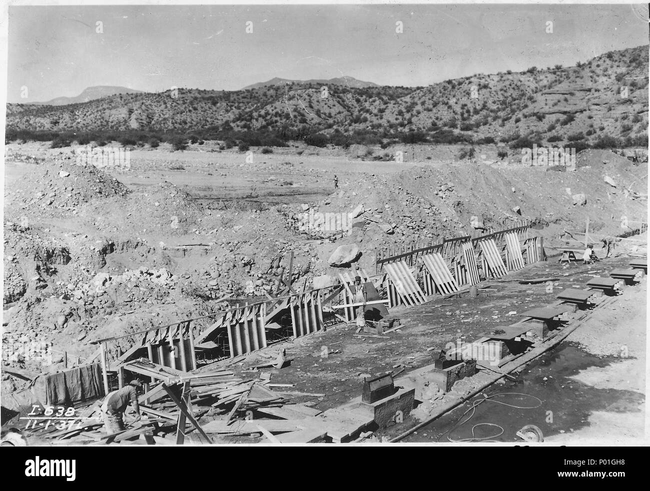 Salt River - Power Canal Diversion Dam - View looking downstream ...