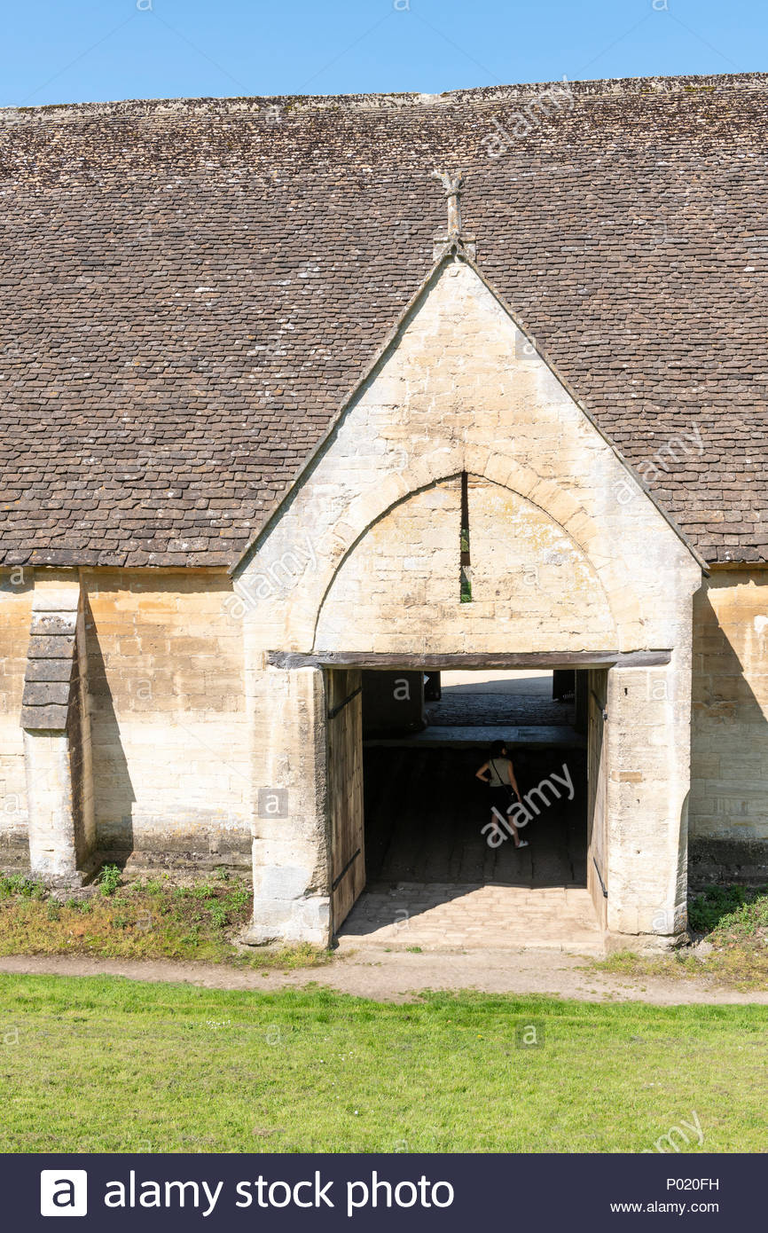 Medieval Tithe Barn High Resolution Stock Photography and Images - Alamy