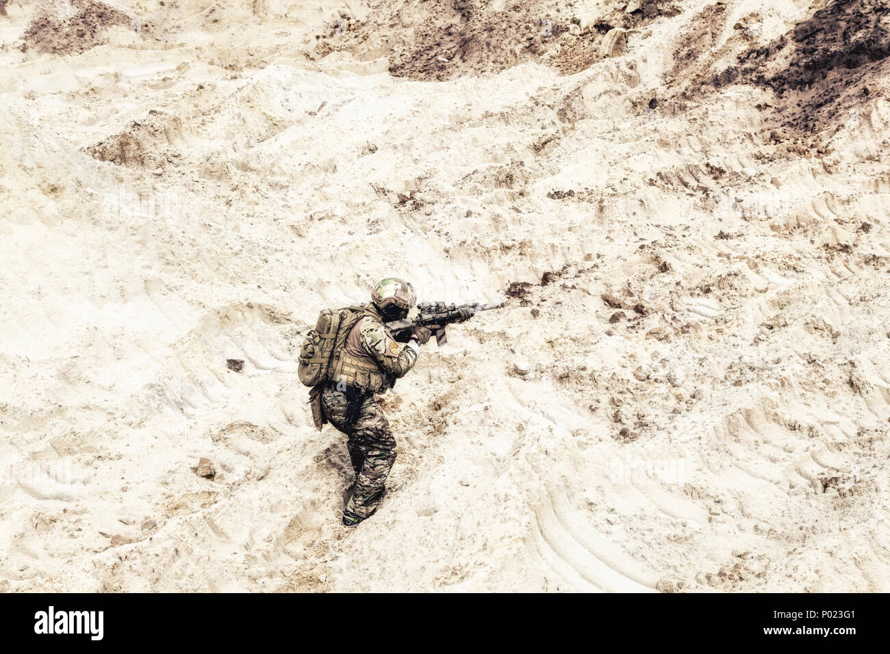 Armed US commando walking in desert area Stock Photo - Alamy