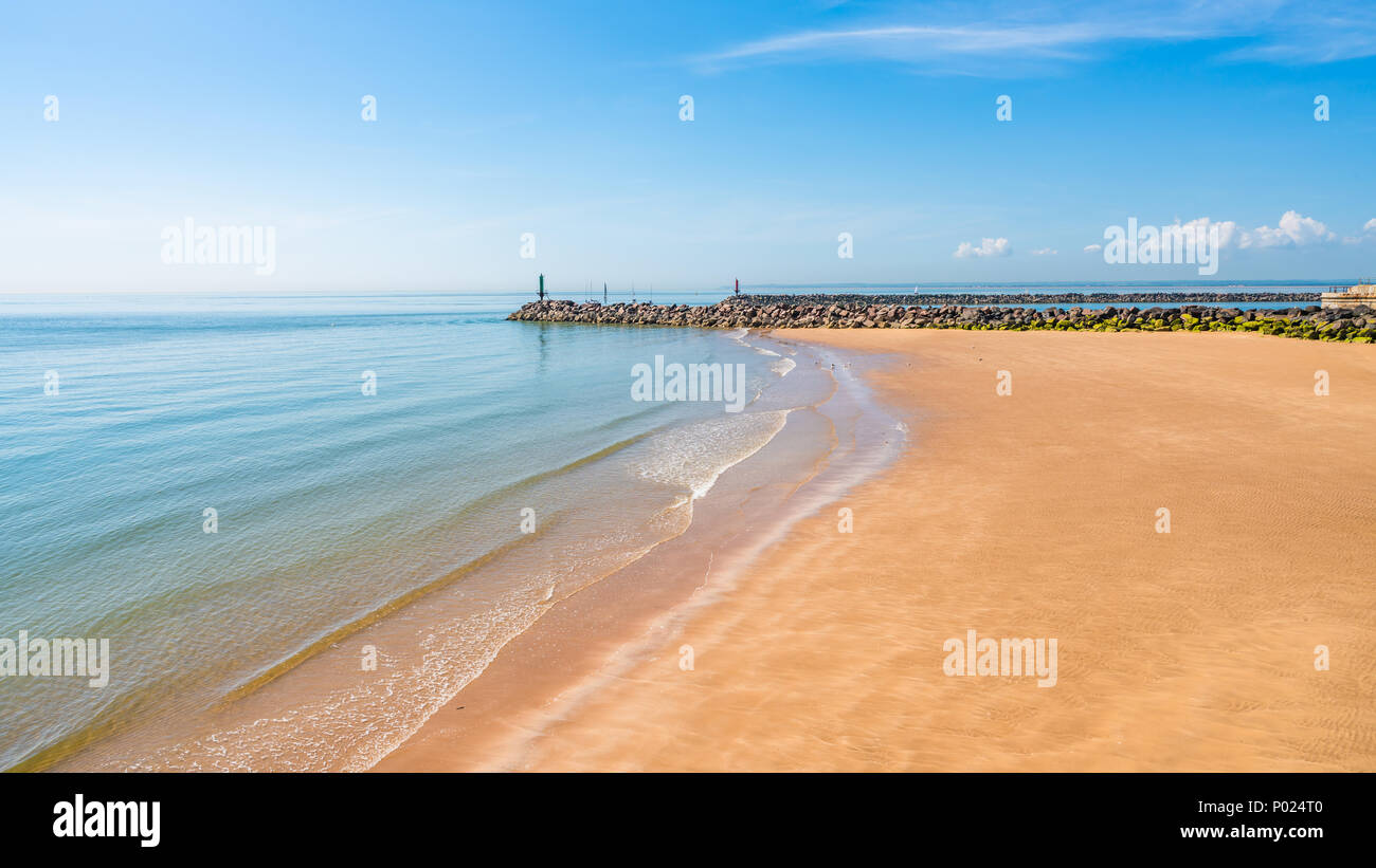 Popular kent coastal resort hi-res stock photography and images - Alamy