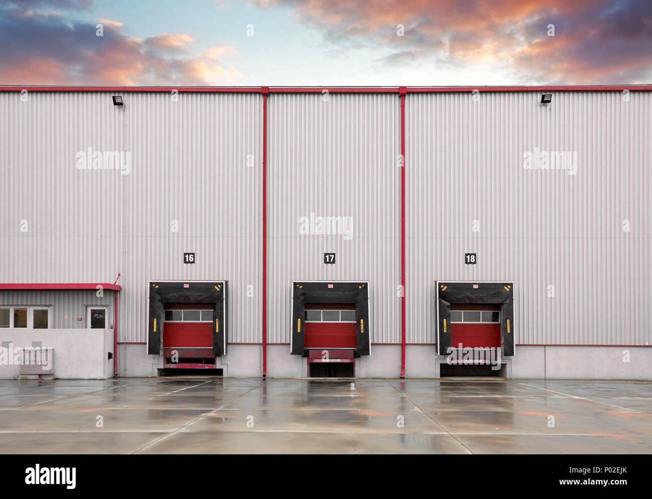 Loading bay parking hi-res stock photography and images - Alamy