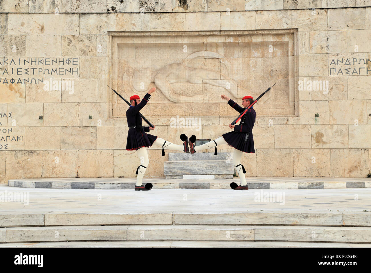 Evzones changing guard hi-res stock photography and images - Alamy