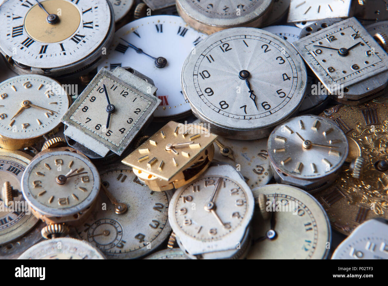 Antique clock faces hi-res stock photography and images - Alamy