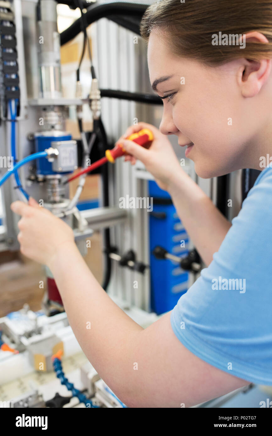 Engineering apprentice hi-res stock photography and images - Alamy