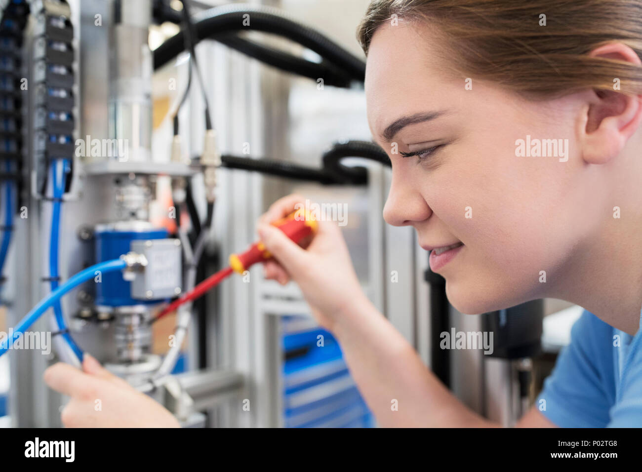 Engineering apprentice hi-res stock photography and images - Alamy