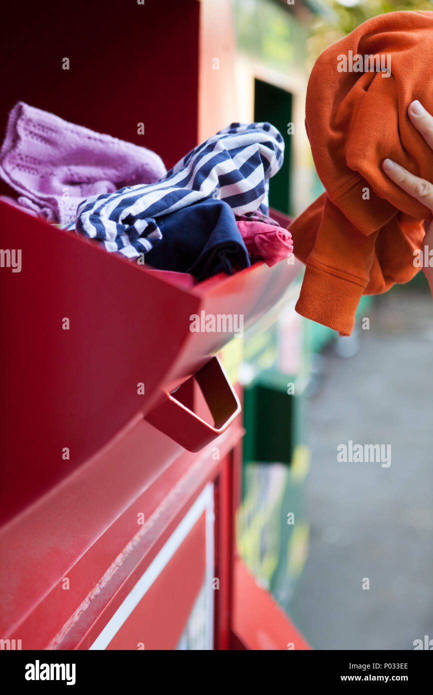 Clothing bank hi-res stock photography and images - Alamy