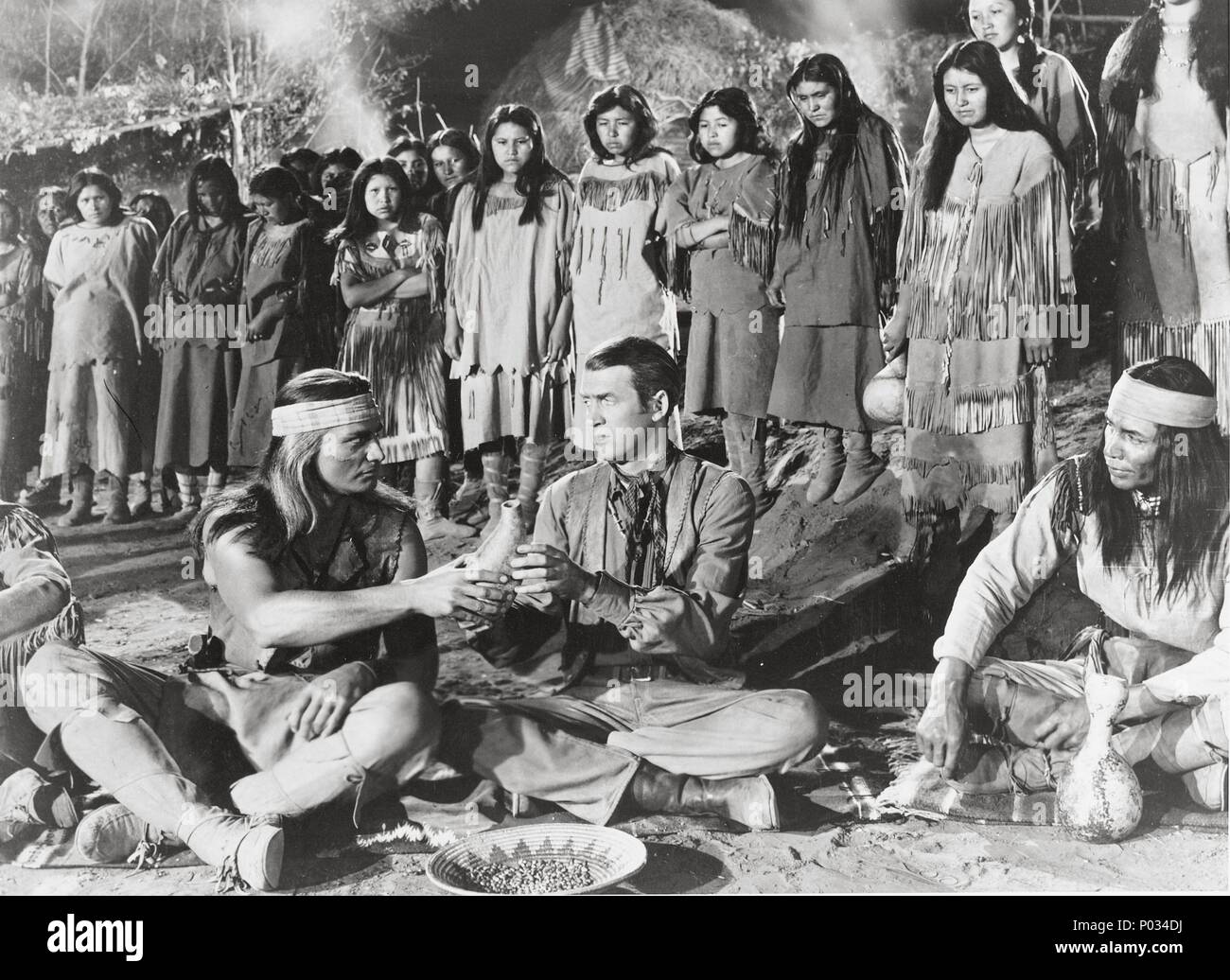 Jeff chandler broken arrow 1950 hi-res stock photography and images - Alamy