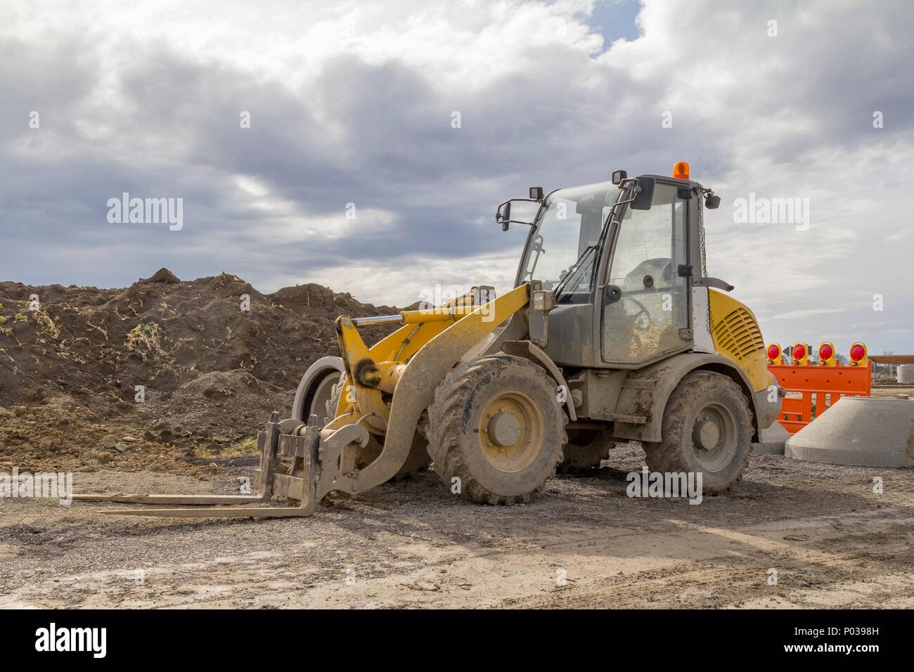 Bucket loader hi-res stock photography and images - Alamy