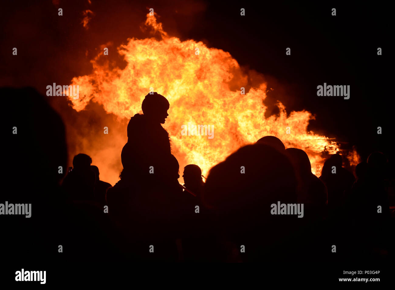 Bonfire People Silhouette High Resolution Stock Photography and Images ...