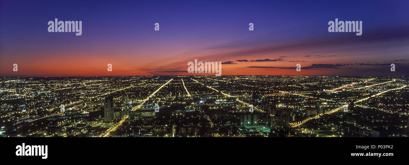 Chicago city grid night hi-res stock photography and images - Alamy