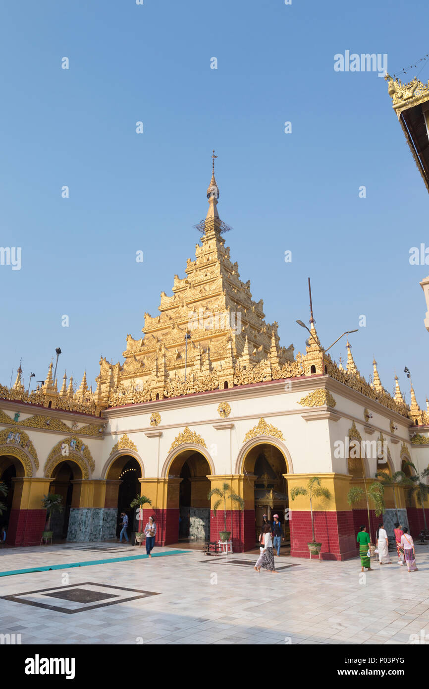 Mahamuni Paya temple, Mandalay, Myanmar Stock Photo - Alamy