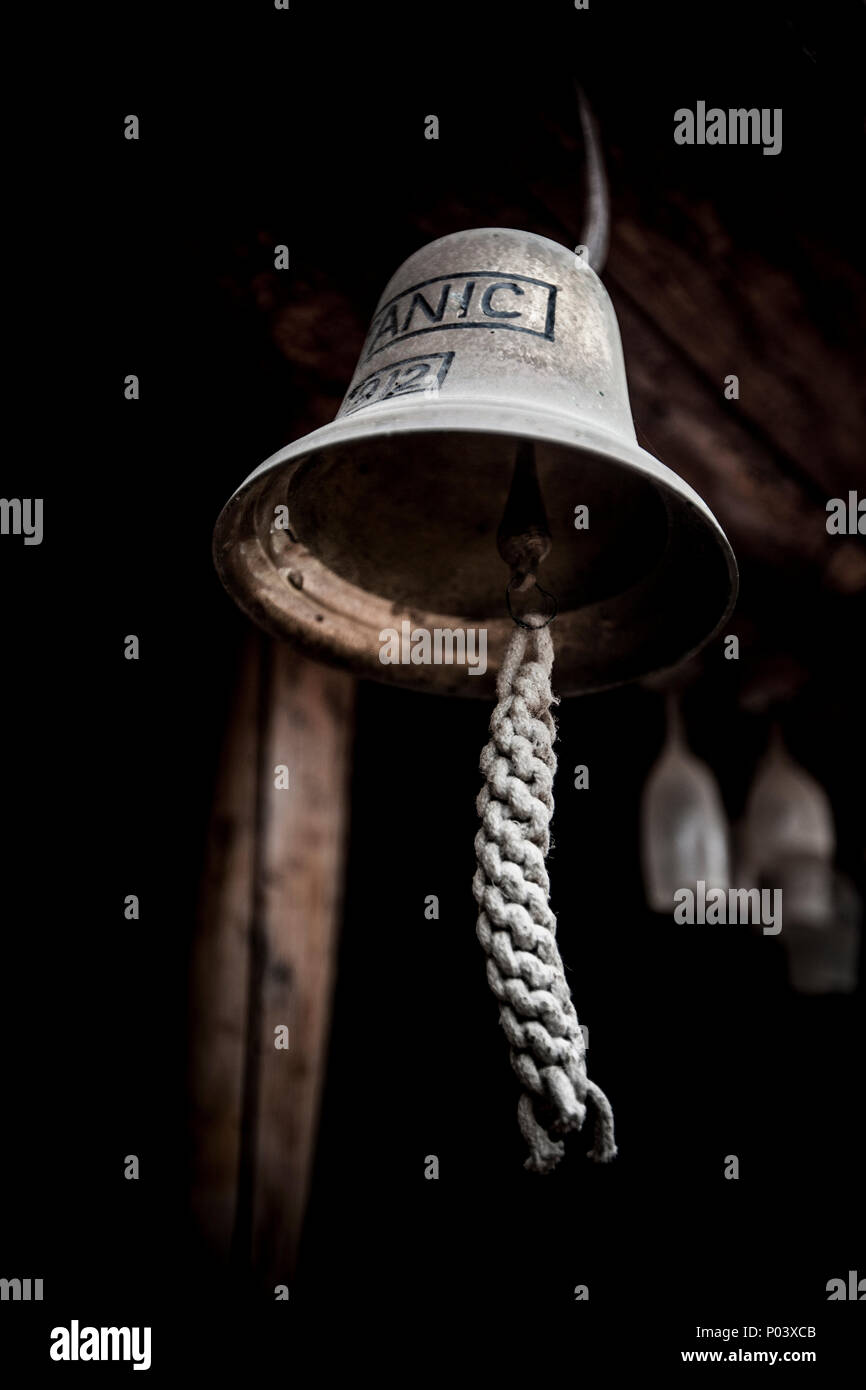 Old and dusty bar bell Stock Photo - Alamy