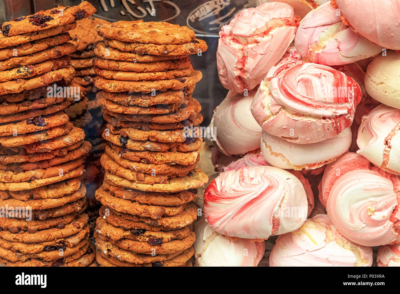 Showcase with meringues in the store Stock Photo - Alamy