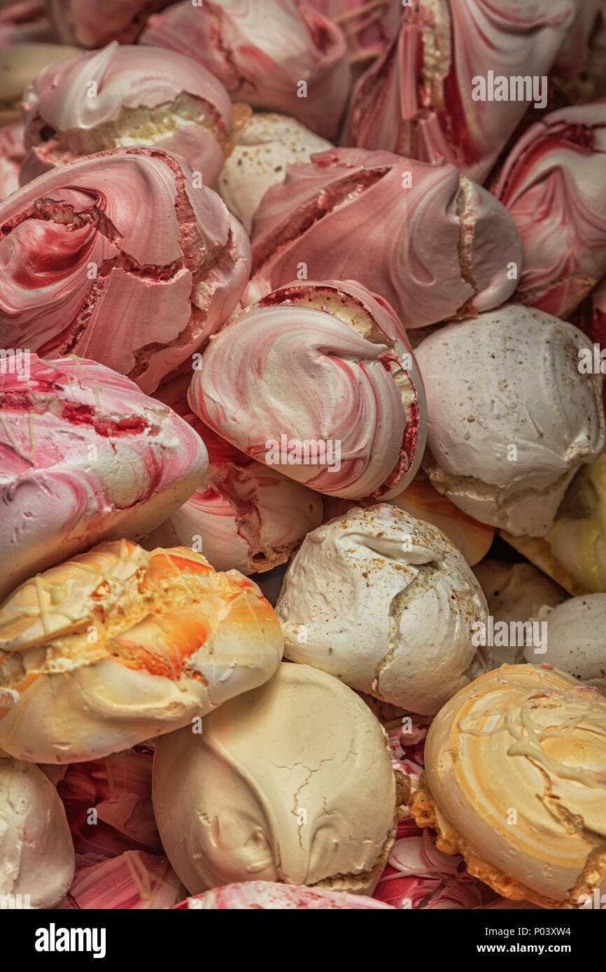Showcase with meringues in the store Stock Photo - Alamy