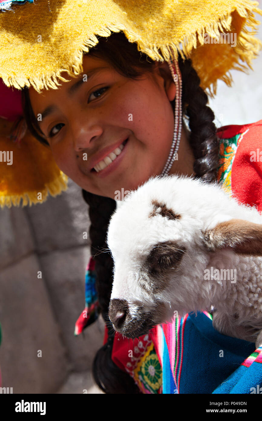 Peruvian girls in traditional dress hi-res stock photography and images ...