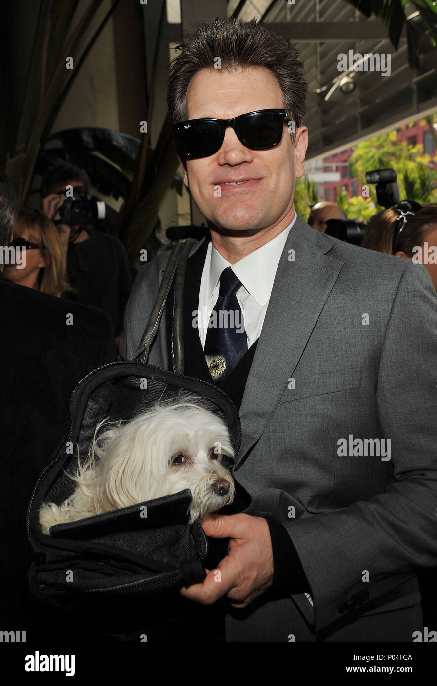 Chris isaak _ dog _10 red carpet event hi-res stock photography and ...
