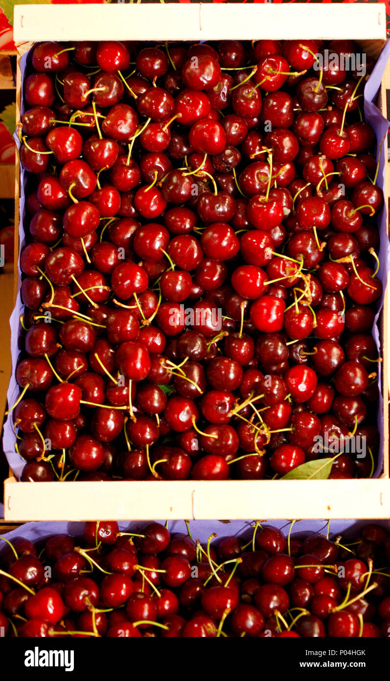 Box of cherrys at market hi-res stock photography and images - Alamy