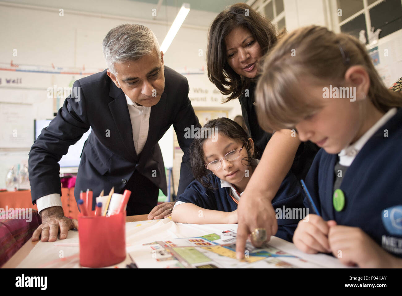 Schoolchildren netley primary school hi-res stock photography and ...
