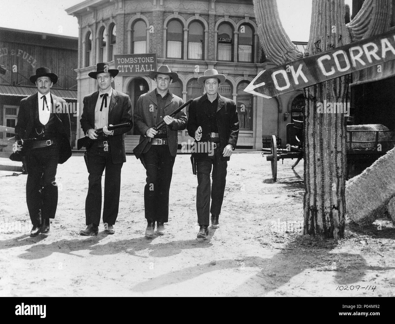 Gunfight at the o k corral (1957) hi-res stock photography and images - Alamy