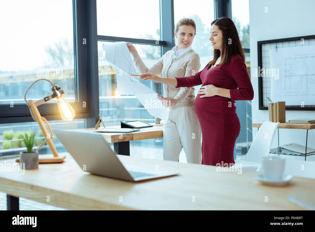 Manager demonstrating work hi-res stock photography and images - Alamy