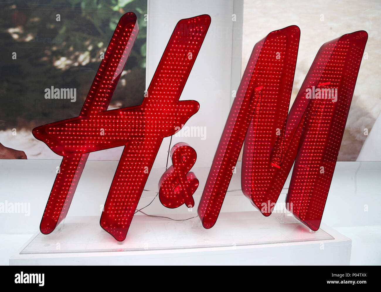A branch of H&M on Oxford Street, central London Stock Photo - Alamy
