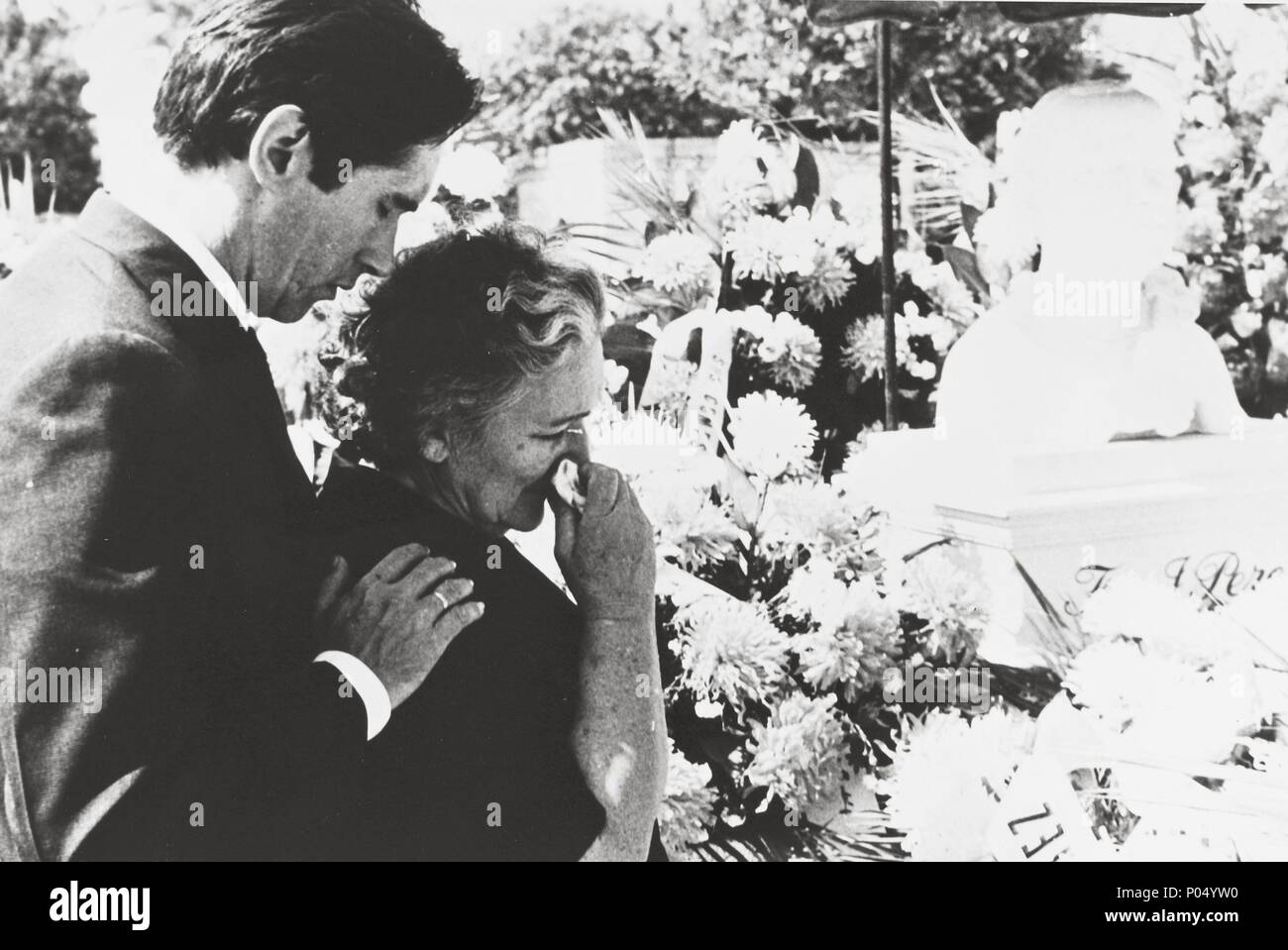 Original Film Title: LA MUERTE DE UN BUROCRATA. English Title: DEATH OF ...