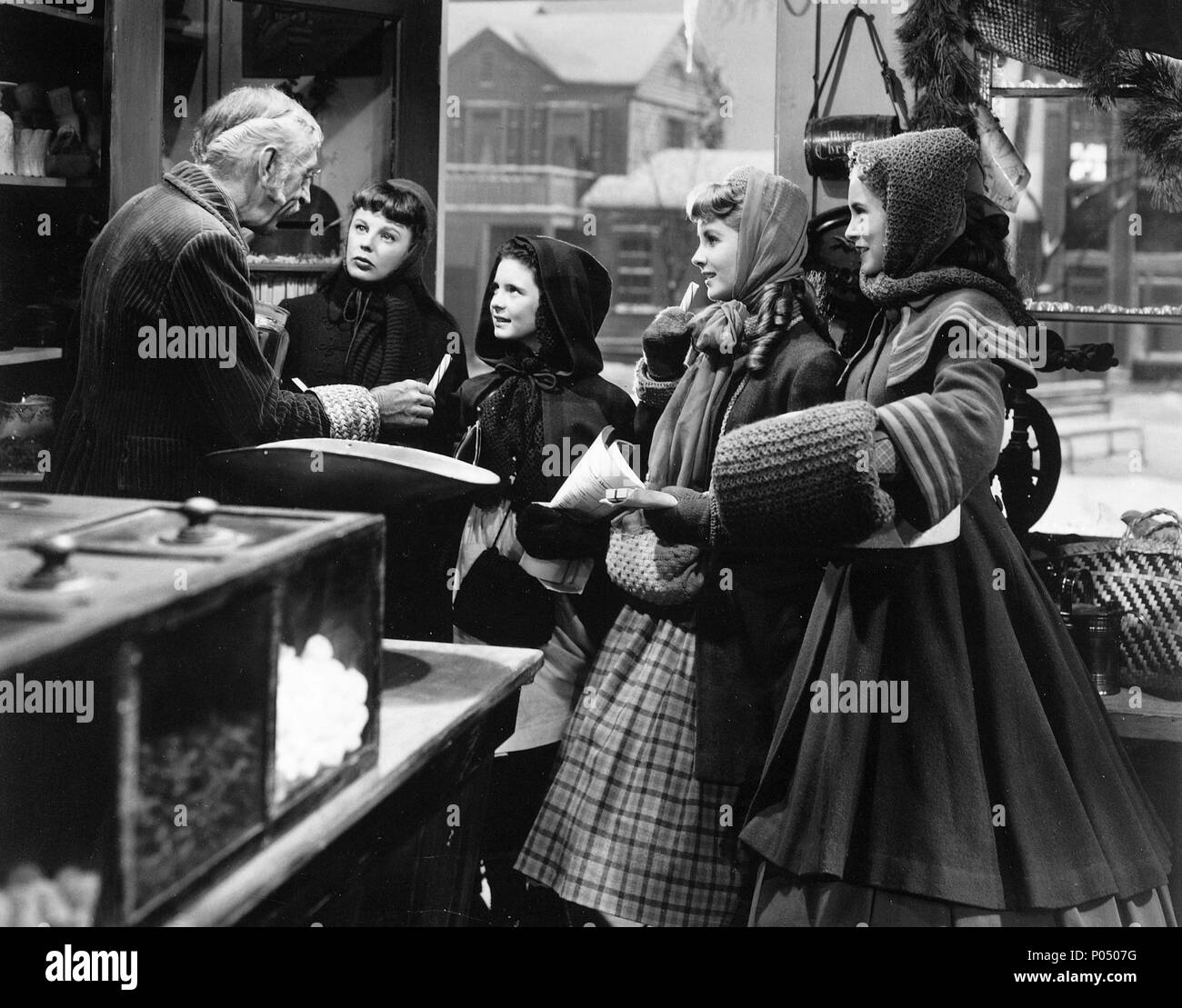 Elizabeth taylor and janet leigh hi-res stock photography and images ...