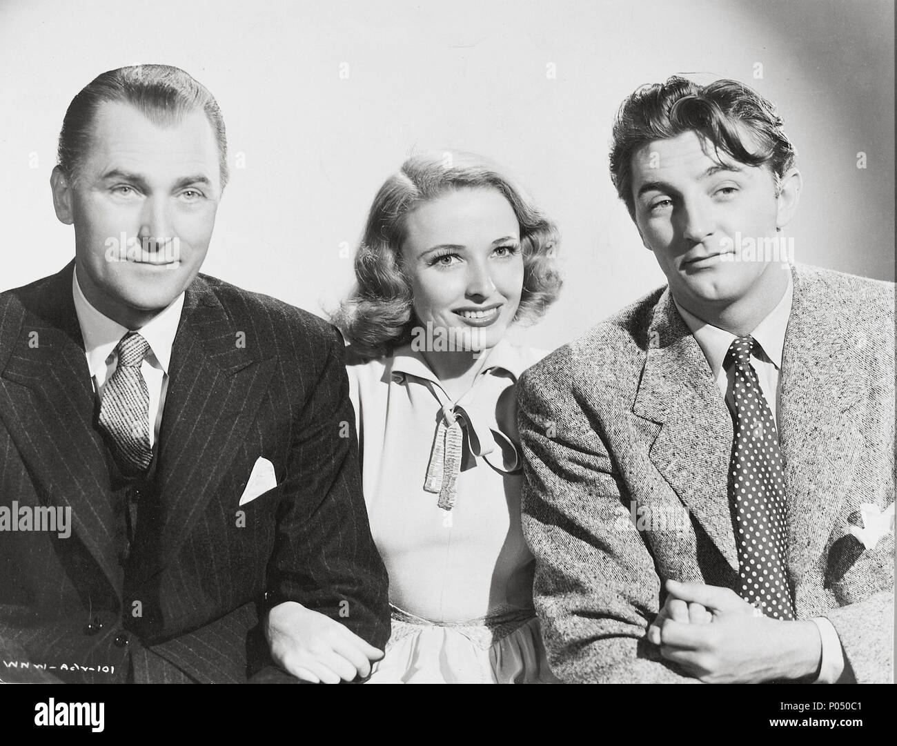 Laraine day mitchum locket 1946 hi-res stock photography and images - Alamy