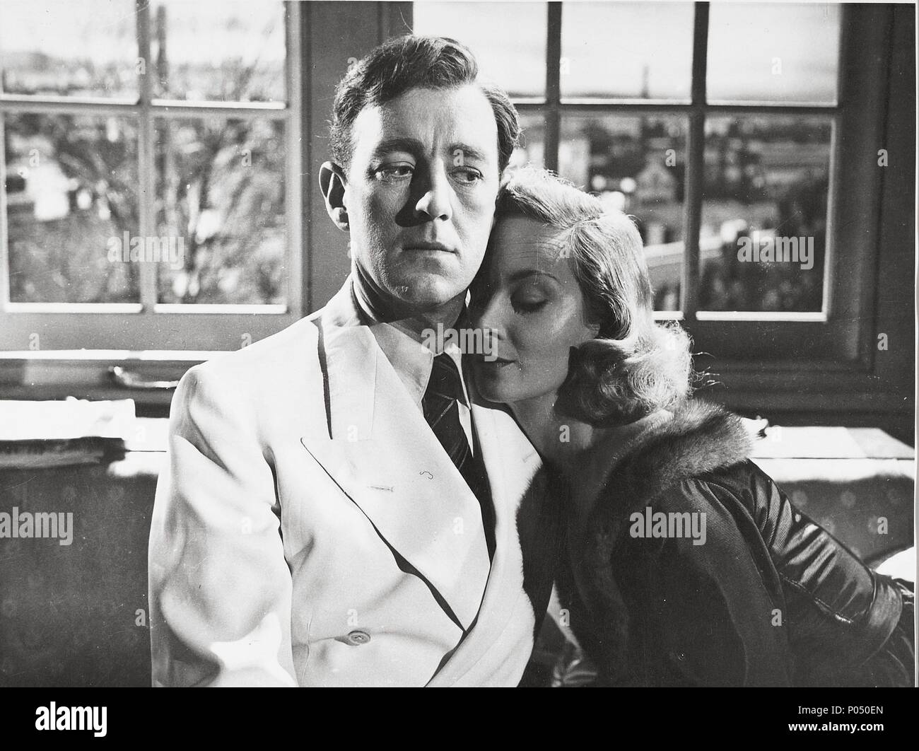 Original Film Title: THE MAN IN THE WHITE SUIT. English Title: THE MAN ...