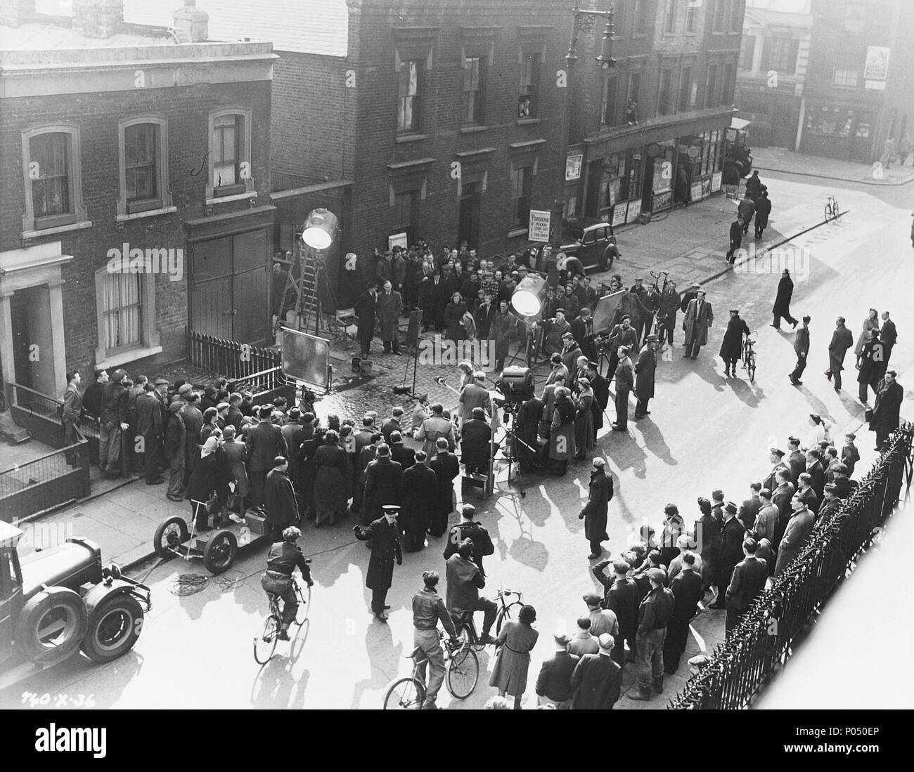 Original Film Title: THE MAN IN THE WHITE SUIT. English Title: THE MAN ...