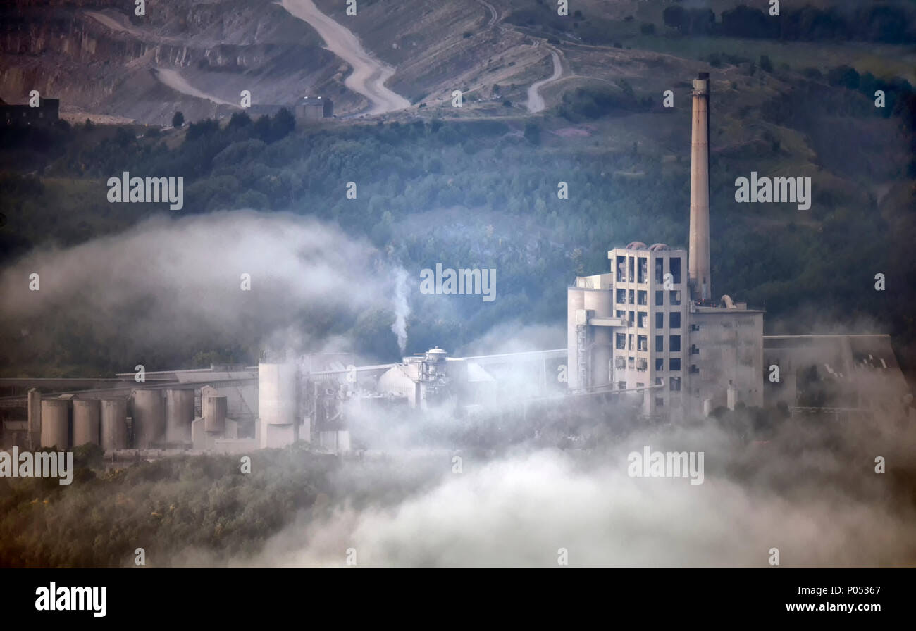 A blot on the Landscape (Breedon, Hope cement works Stock Photo - Alamy