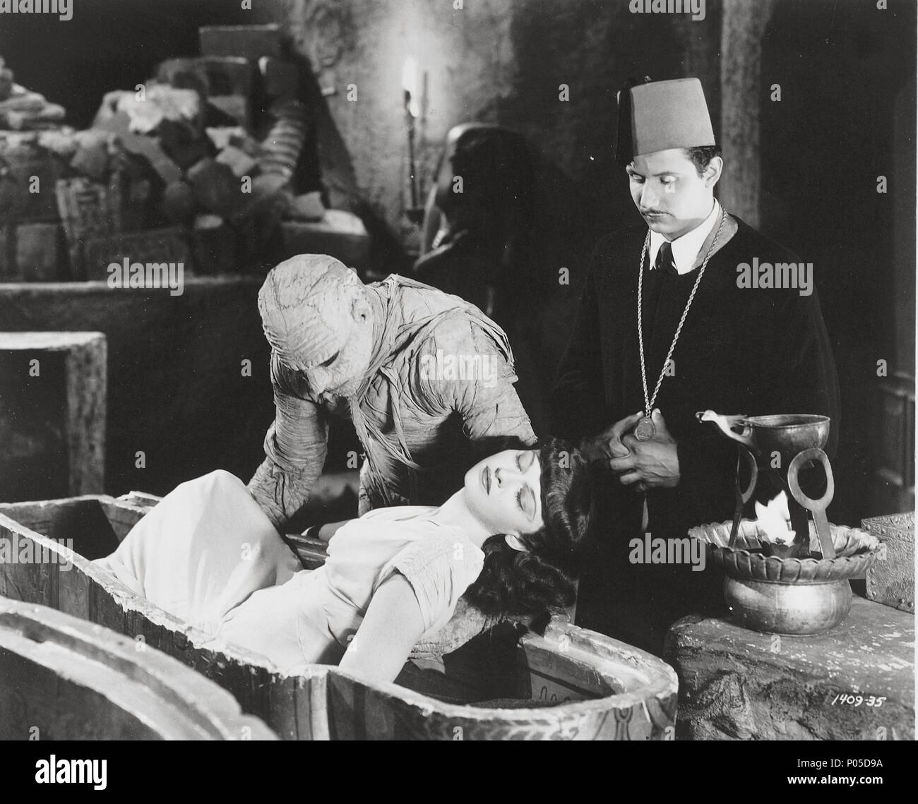 Original Film Title: THE MUMMY'S CURSE. English Title: THE MUMMY'S ...