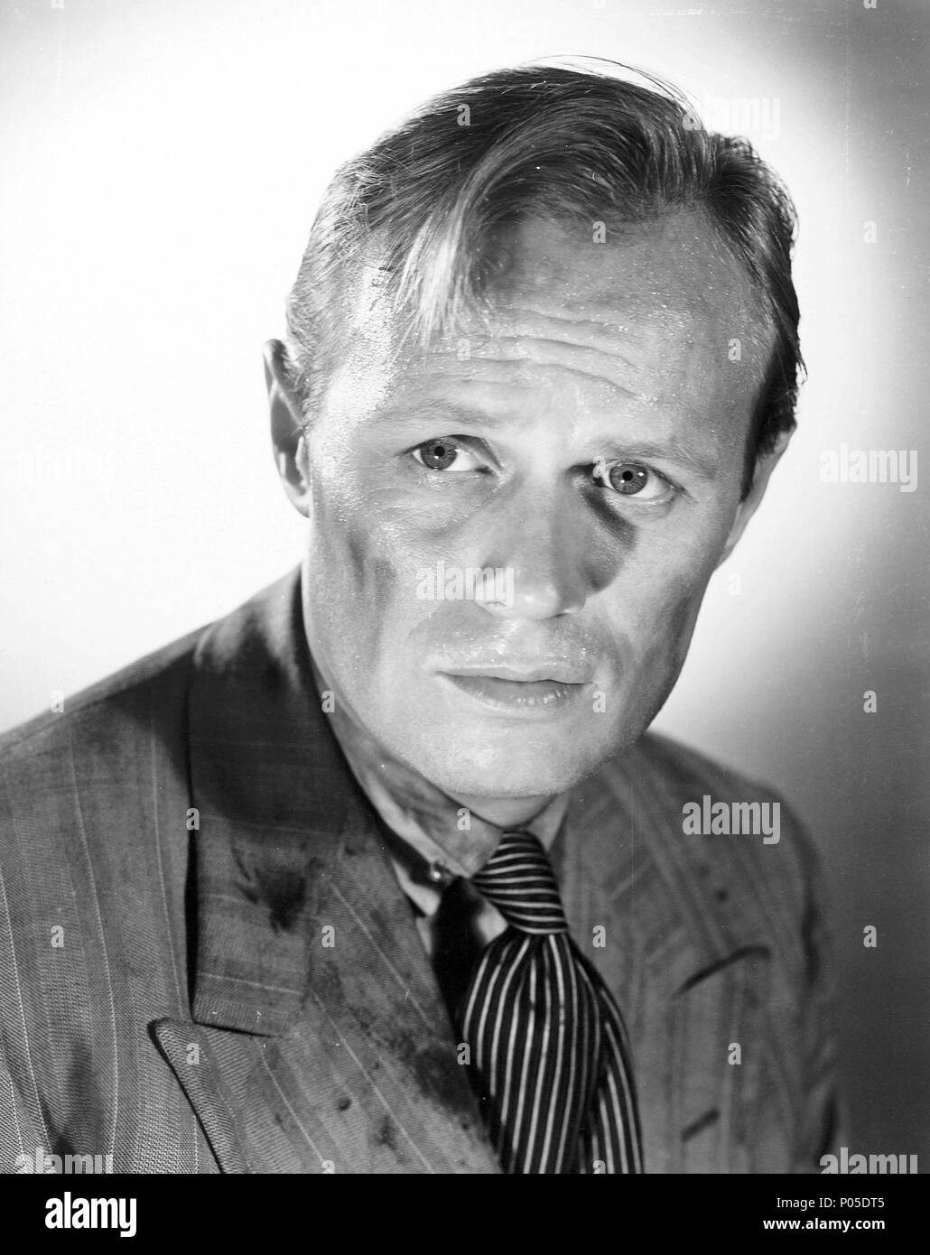 Richard widmark night city 1950 hi-res stock photography and images - Alamy