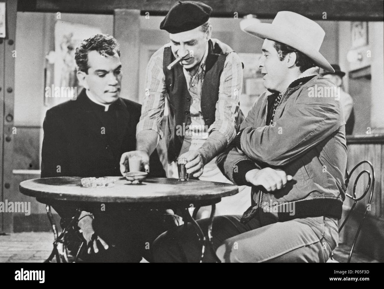 Cantinflas el padrecito hi-res stock photography and images - Alamy