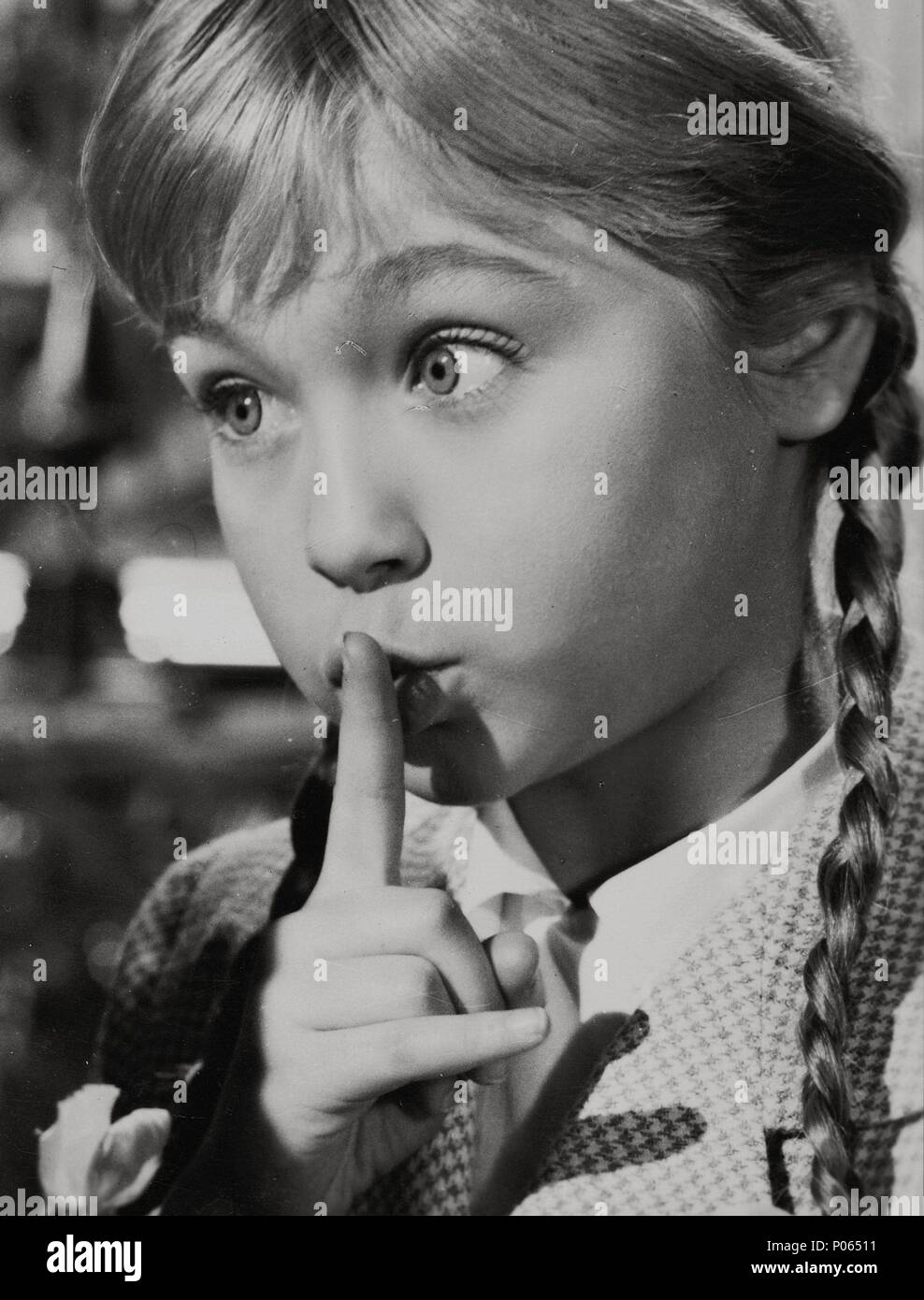 Original Film Title: UN RAYO DE LUZ. English Title: UN RAYO DE LUZ ...